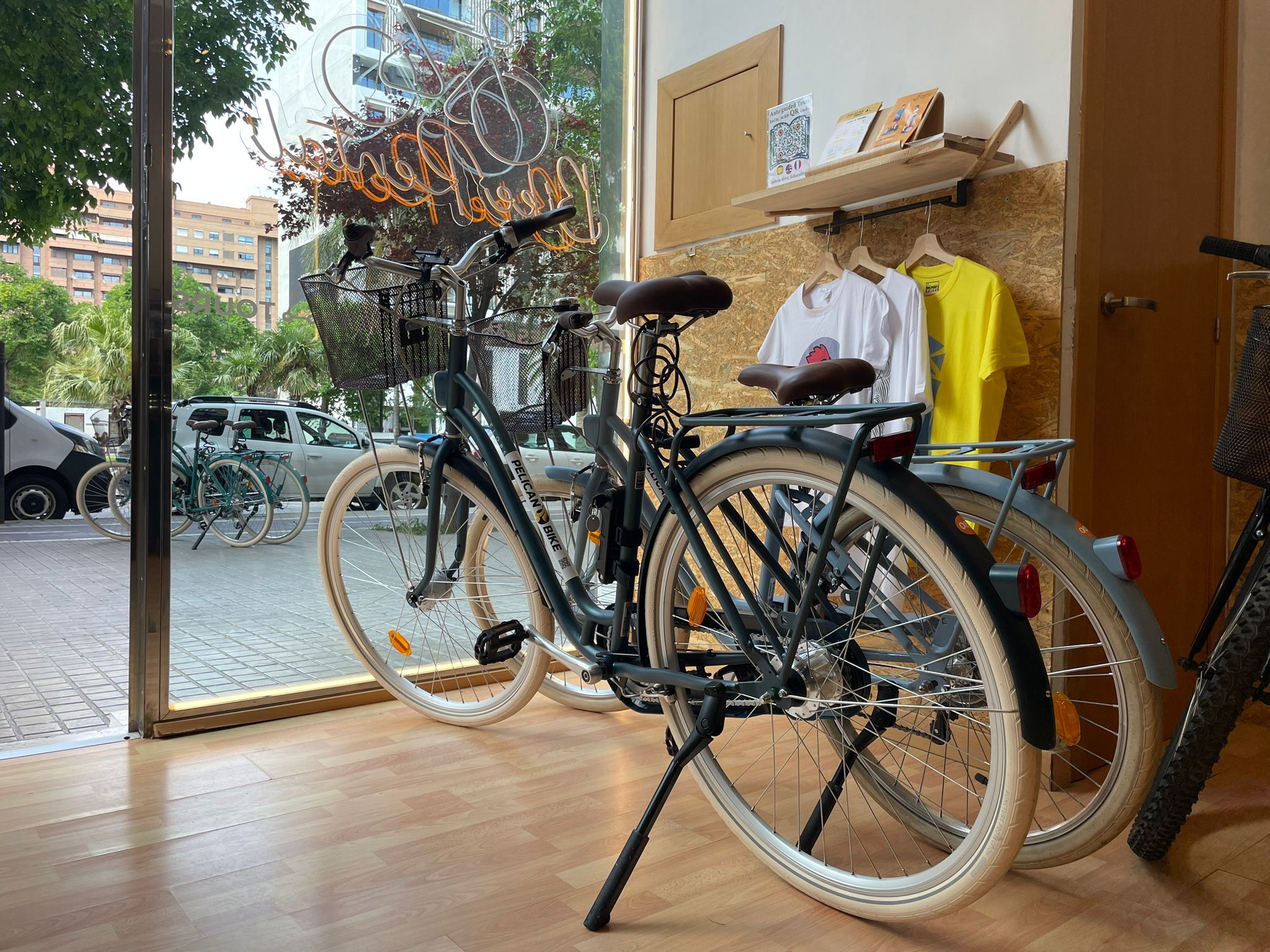 Pelican Bike Rentals Av Francia| Bike Rental in València